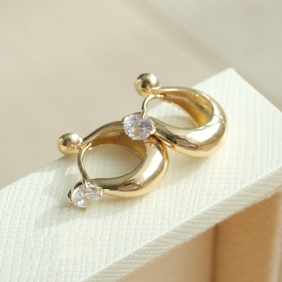 Bold two way hoop | Uno.London | UNO.LONDON