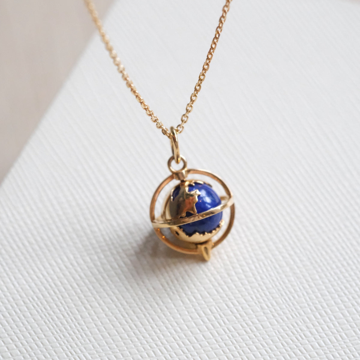 World Map Charm | Uno.London | UNO.LONDON