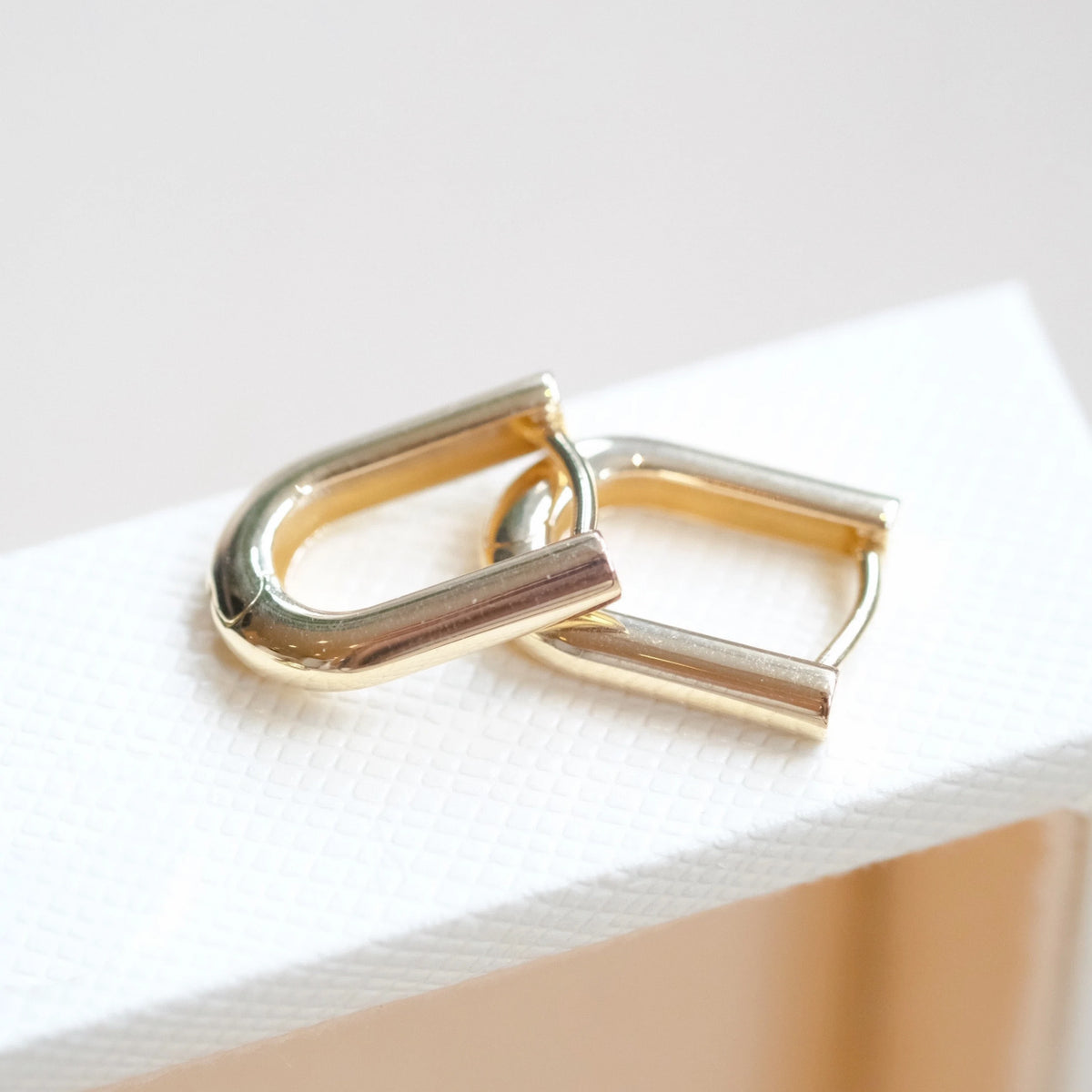 U Shape Hoop | Uno.London | UNO.LONDON